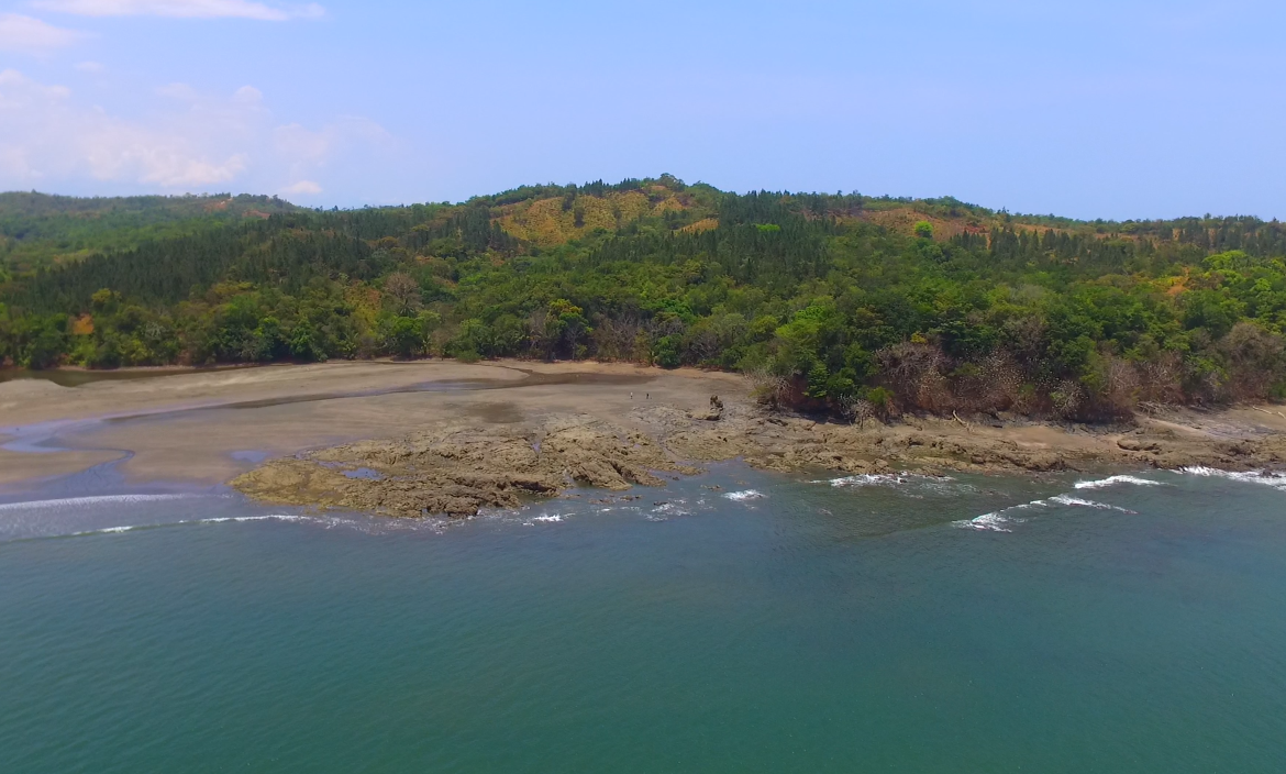 Stunning Oceanfront Ranch With NATURAL HARBOR