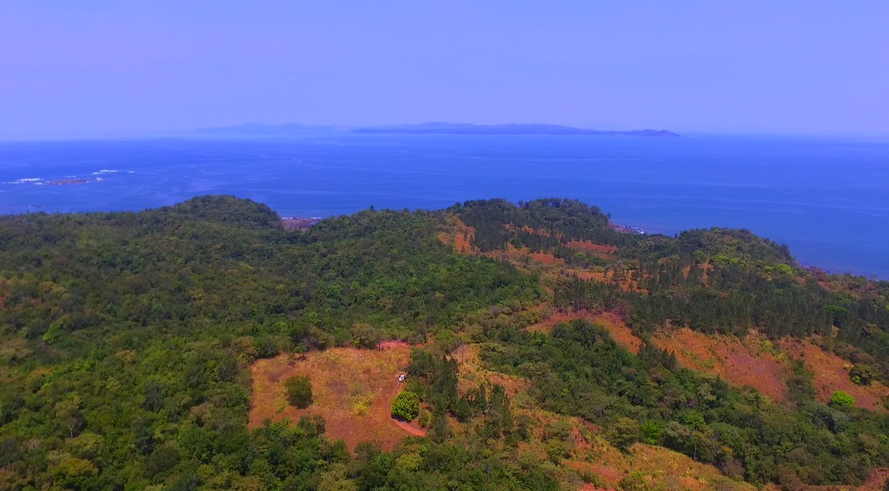 Stunning Oceanfront Ranch With NATURAL HARBOR